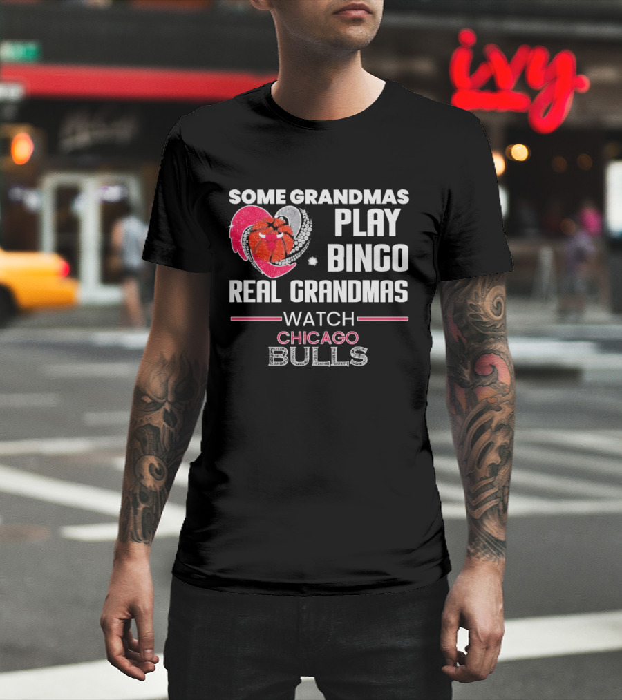 Some Grandmas Play Bingo Real Grandmas Chicago Bulls T-Shirt