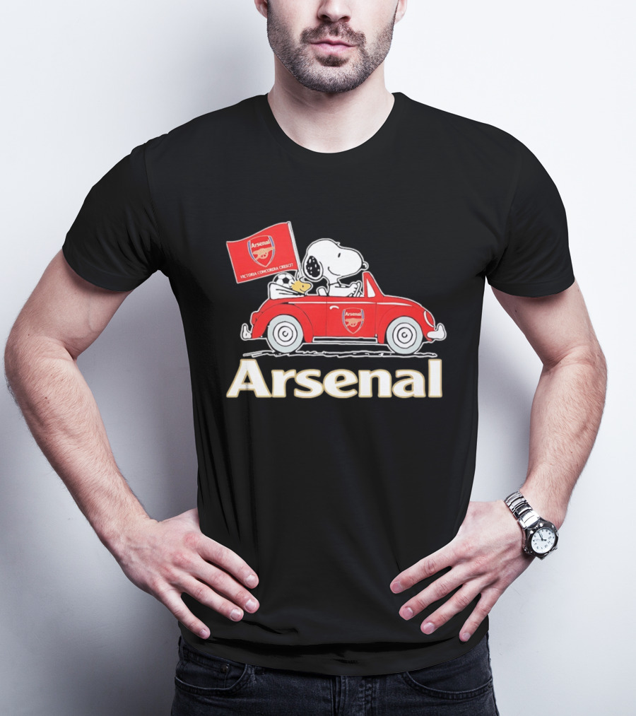Snoopy Woodstock Arsenal Red Car Victoria Concordia Crescit Flag T-Shirt