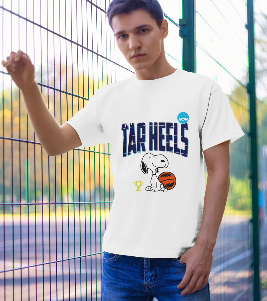 North Carolina Tar Heels Snoopy Basketball NCAA March Madness 2026 T-Shirt