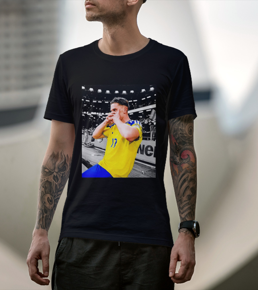 Viktor Gyokeres Sweden Yellow Soccer Jersey Celebration T-Shirt