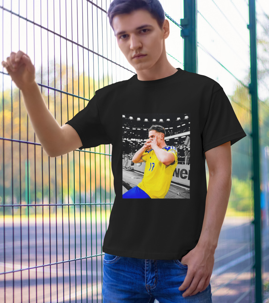 Viktor Gyokeres Sweden Yellow Soccer Jersey Celebration T-Shirt