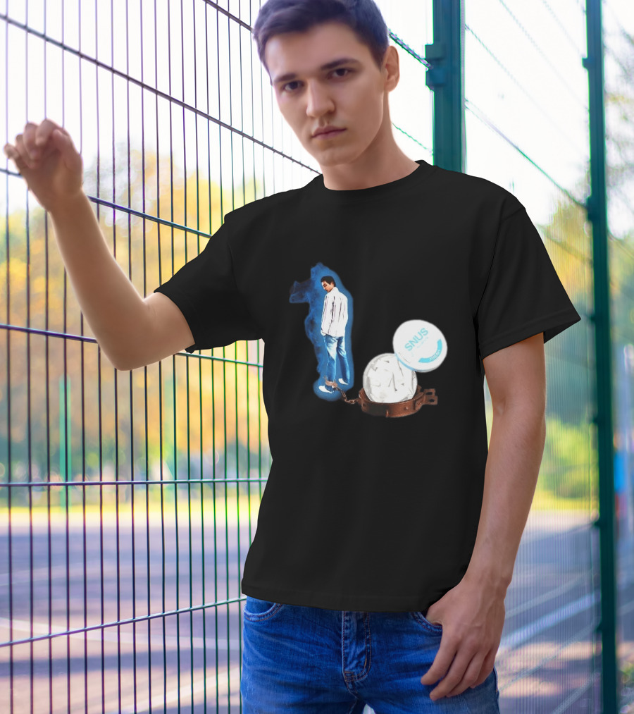A Snus Gekettet Meme With Snus Tin And Chain T-Shirt