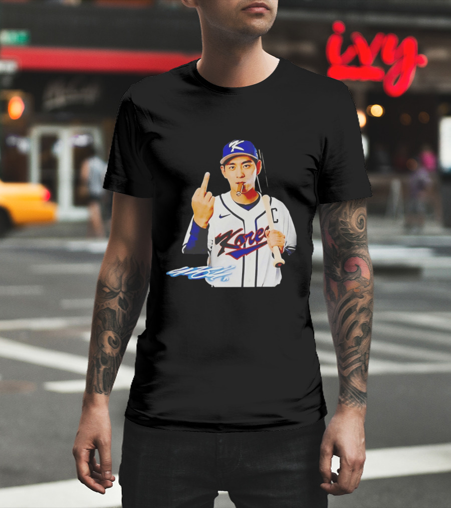 Korea World Baseball Jung Hoo Lee Smoking Cigar Middle Finger T-Shirt