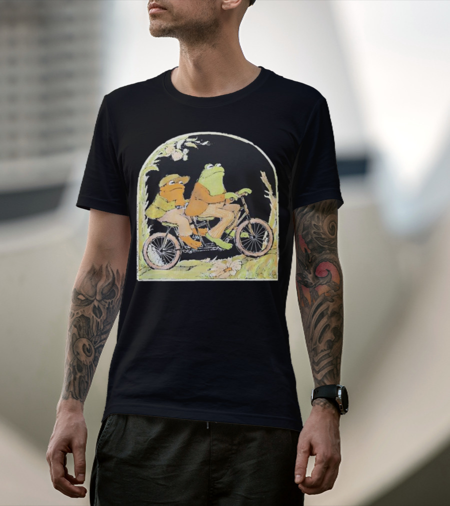 Frog And Toad Riding Vintage Bicycle Halloween Style T-Shirt