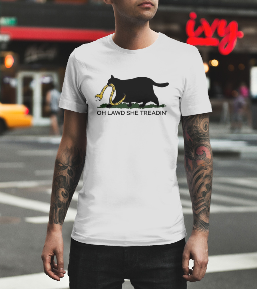 Oh Lawd She Treadin' Black Cat With Snake In Mouth T-Shirt
