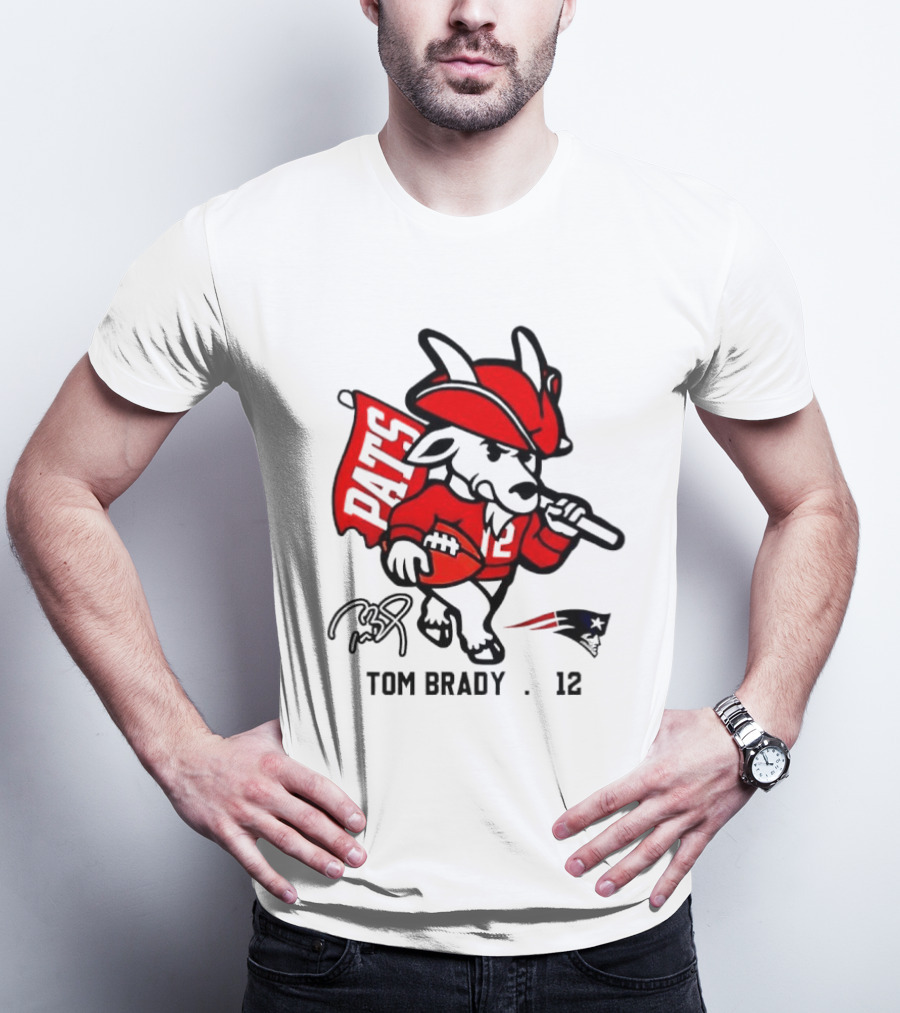 Pats Tom Brady 12 Football Mascot With Signature And New England Patriots Flag T-Shirt