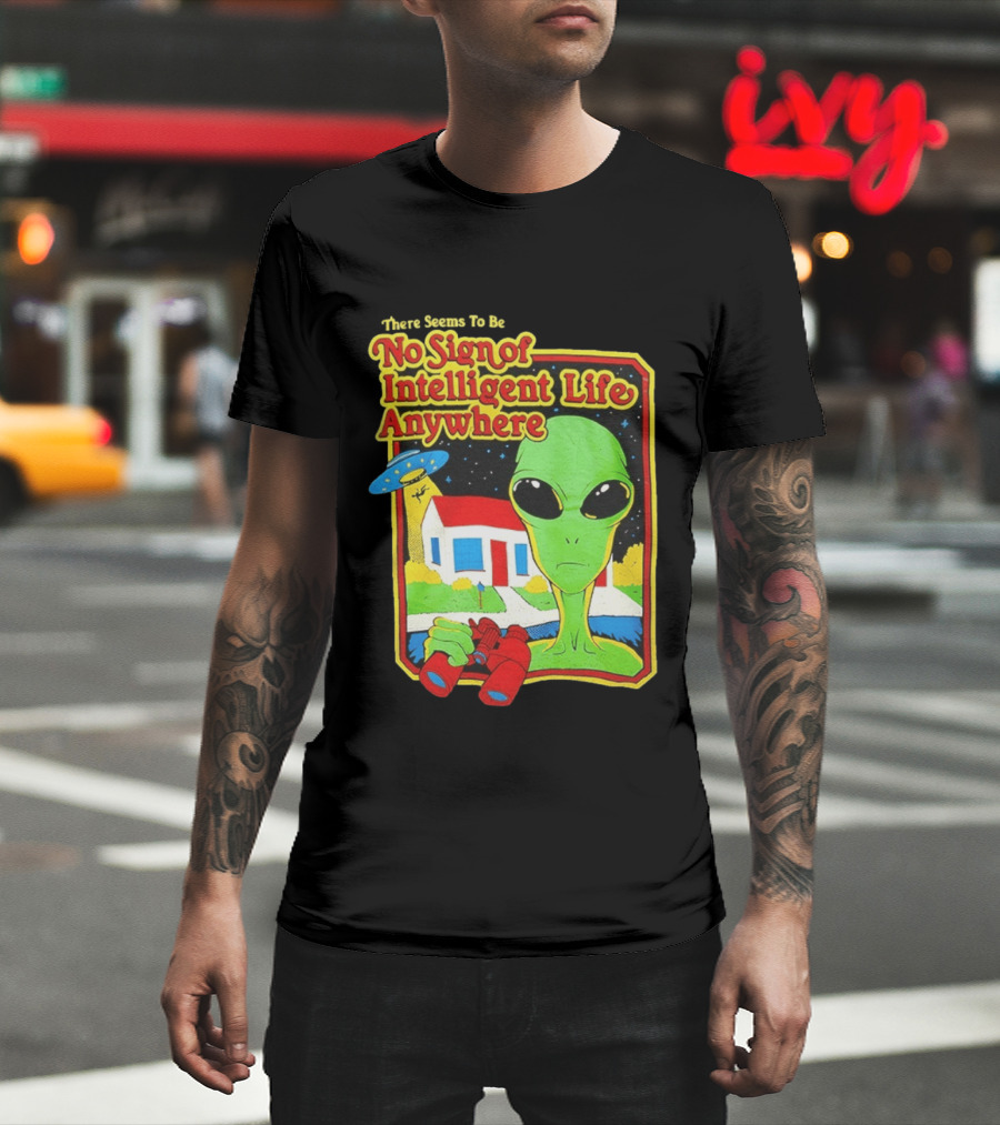 There Seems To Be No Sign Of Intelligent Life Anywhere Alien Green Martian Binoculars Retro Comic T-Shirt