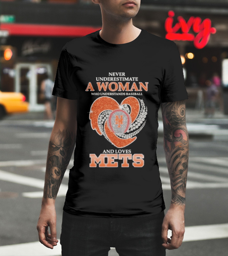 Never Underestimate A Woman Who Understands And Loves New York Mets T-Shirt