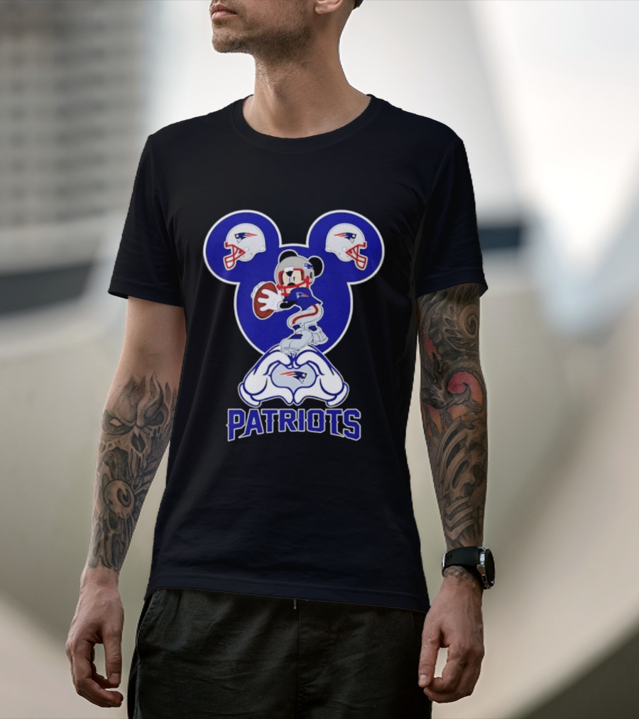 New England Patriots Mickey Mouse Helmet Heart Hands T-Shirt
