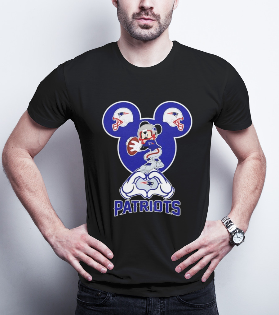 New England Patriots Mickey Mouse Helmet Heart Hands T-Shirt