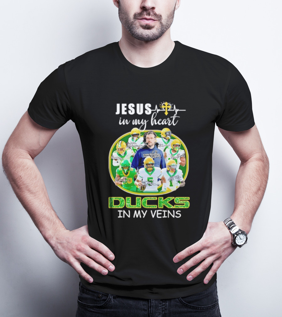 Jesus In My Heart Oregon Ducks In My Veins Football Players Signatures T-Shirt