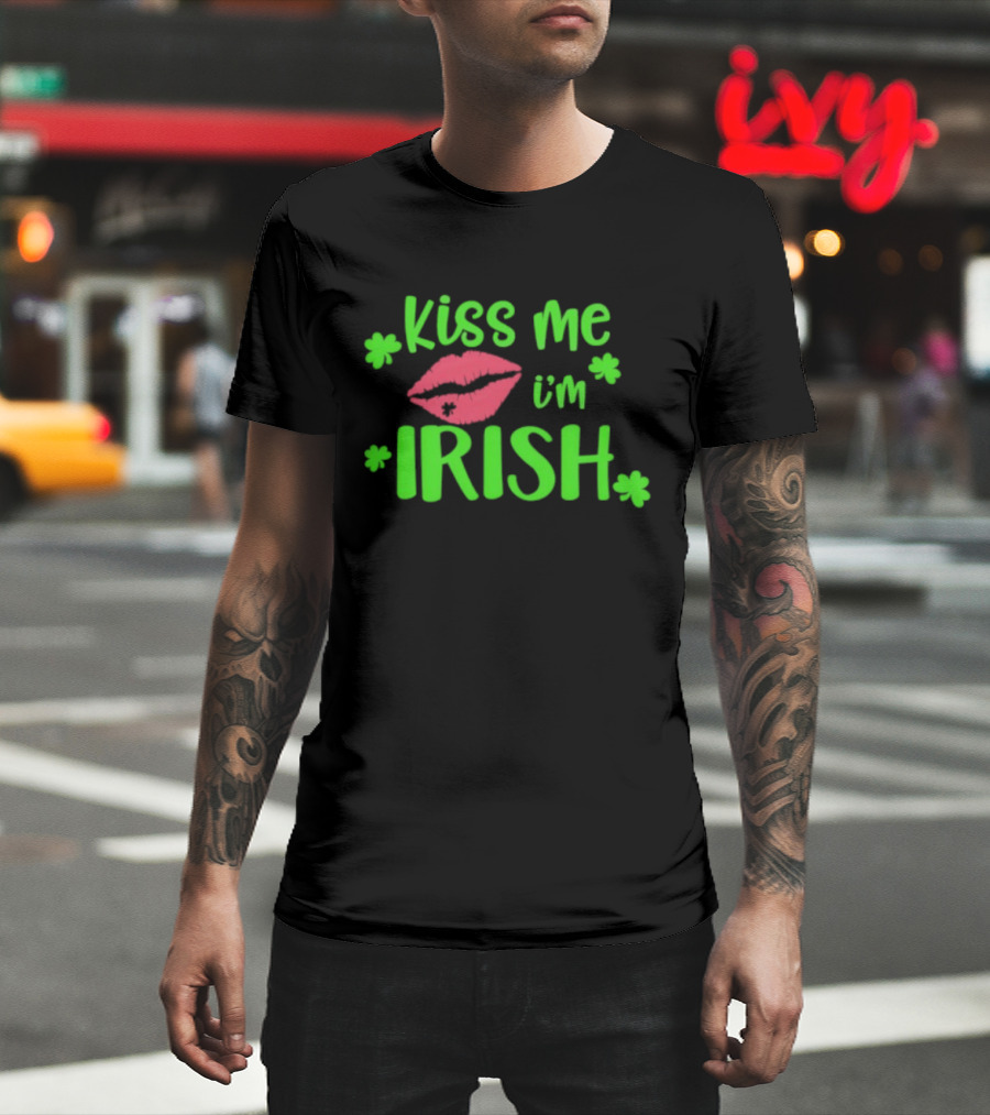 Kiss Me I'm Irish Shamrock Lips St Patrick's Day T-Shirt