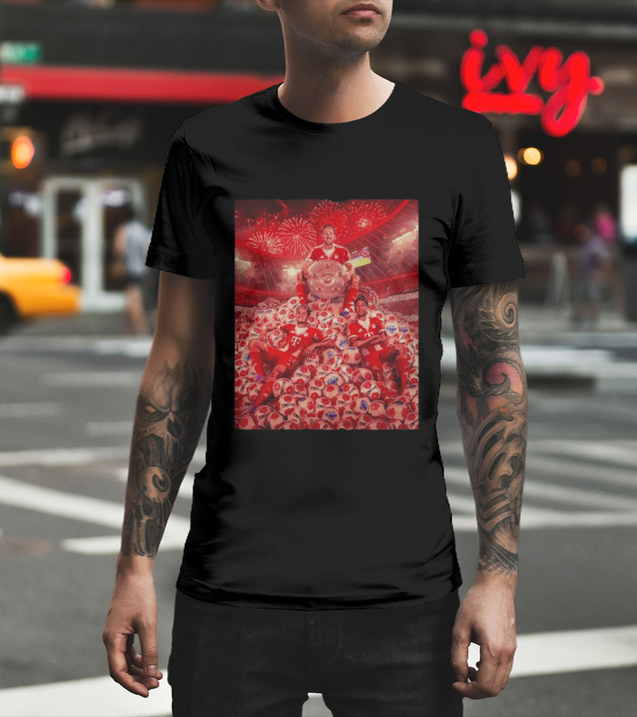 FC Bayern Munich Bundesliga Triumph Players Holding Trophy Fireworks Soccer Balls T-Shirt