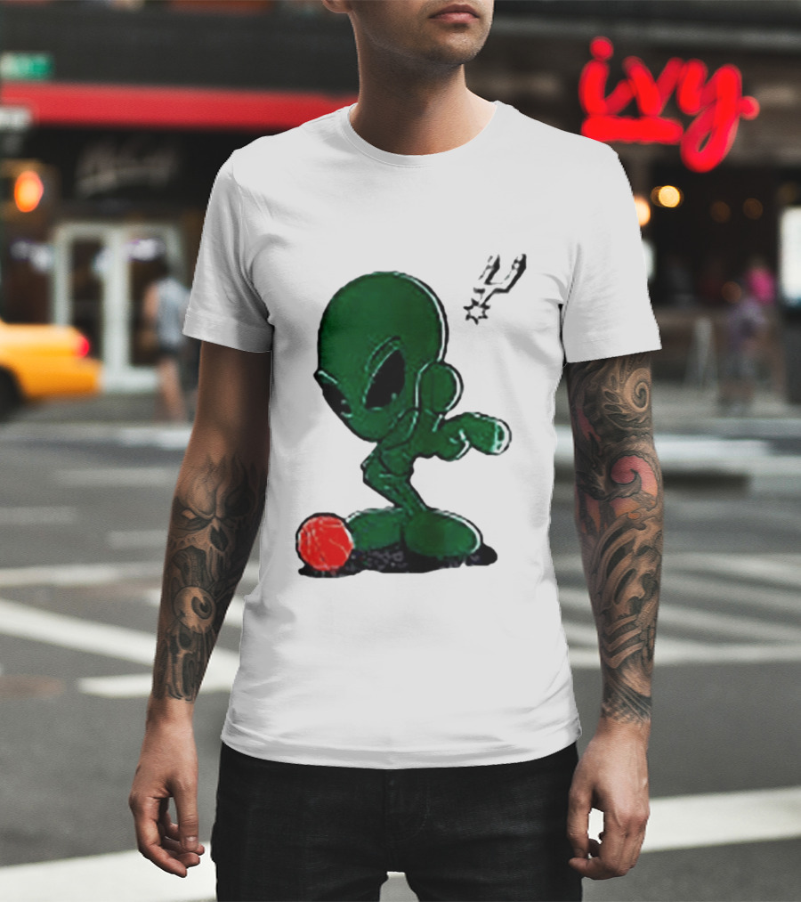 San Antonio Spurs Alien Basketball Dribble T-Shirt