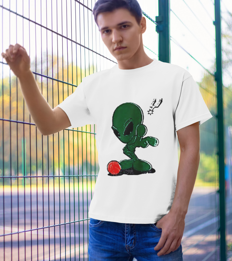 San Antonio Spurs Alien Basketball Dribble T-Shirt