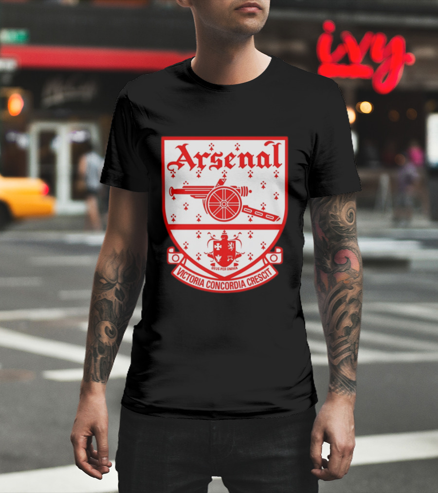 Arsenal FC Crest Deus Per Omnia Victoria Concordia Crescit T-Shirt