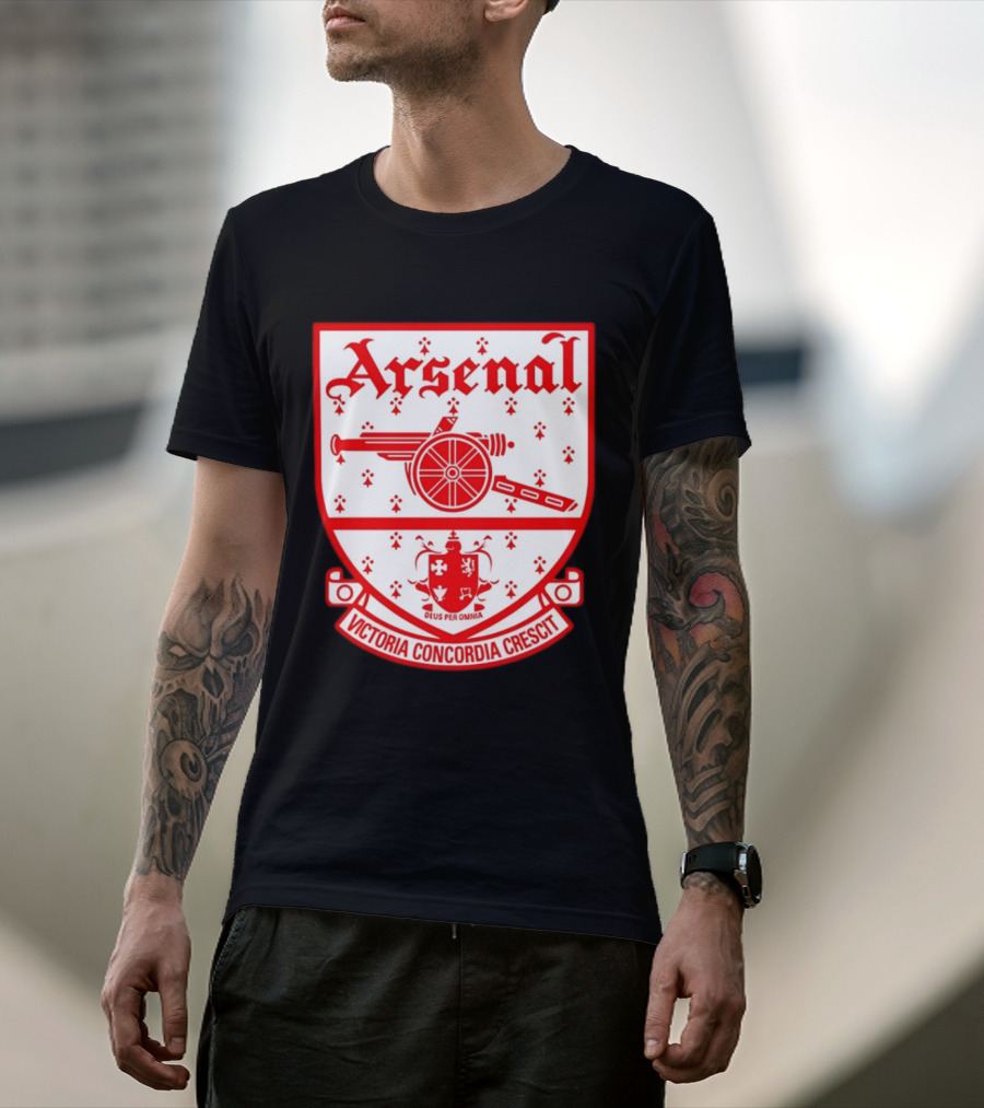 Arsenal FC Crest Deus Per Omnia Victoria Concordia Crescit T-Shirt
