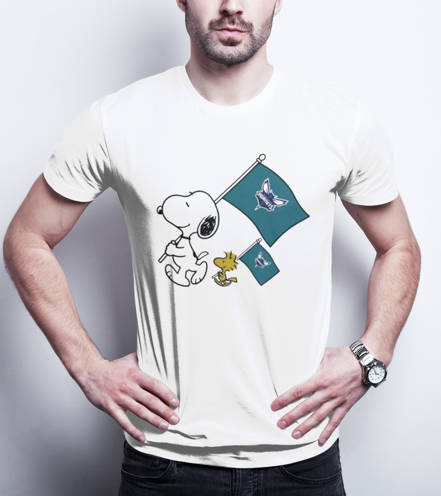 Snoopy And Woodstock Charlotte Hornets Flag Display T-Shirt