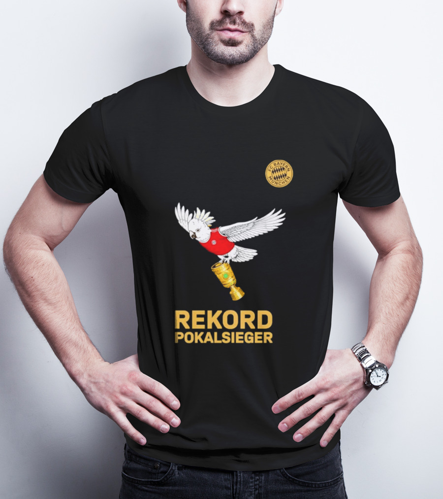 FC Bayern Munchen Rekord Pokalsieger Cockatoo With Trophy T-Shirt