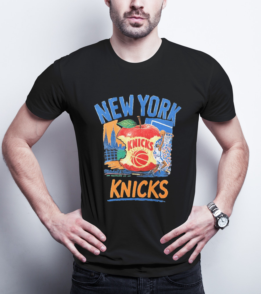 Mitchell & Ness New York Knicks NBA Apple Skyline Basketball Dunk Scene T-Shirt