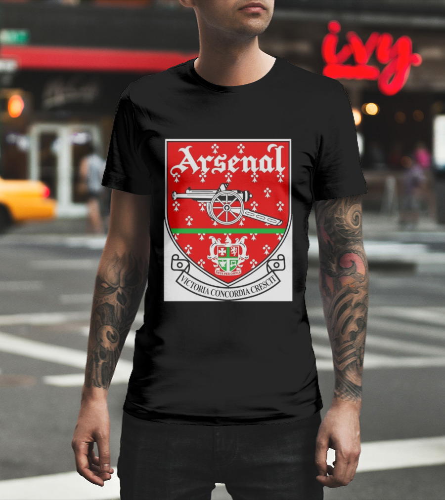 Arsenal FC Victoria Concordia Crescit Deus Per Omnia Crest Featuring Classic Cannon And Shield T-Shirt