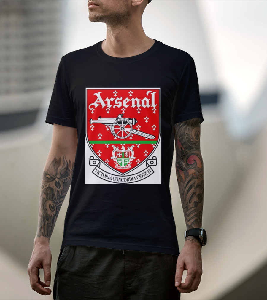 Arsenal FC Victoria Concordia Crescit Deus Per Omnia Crest Featuring Classic Cannon And Shield T-Shirt