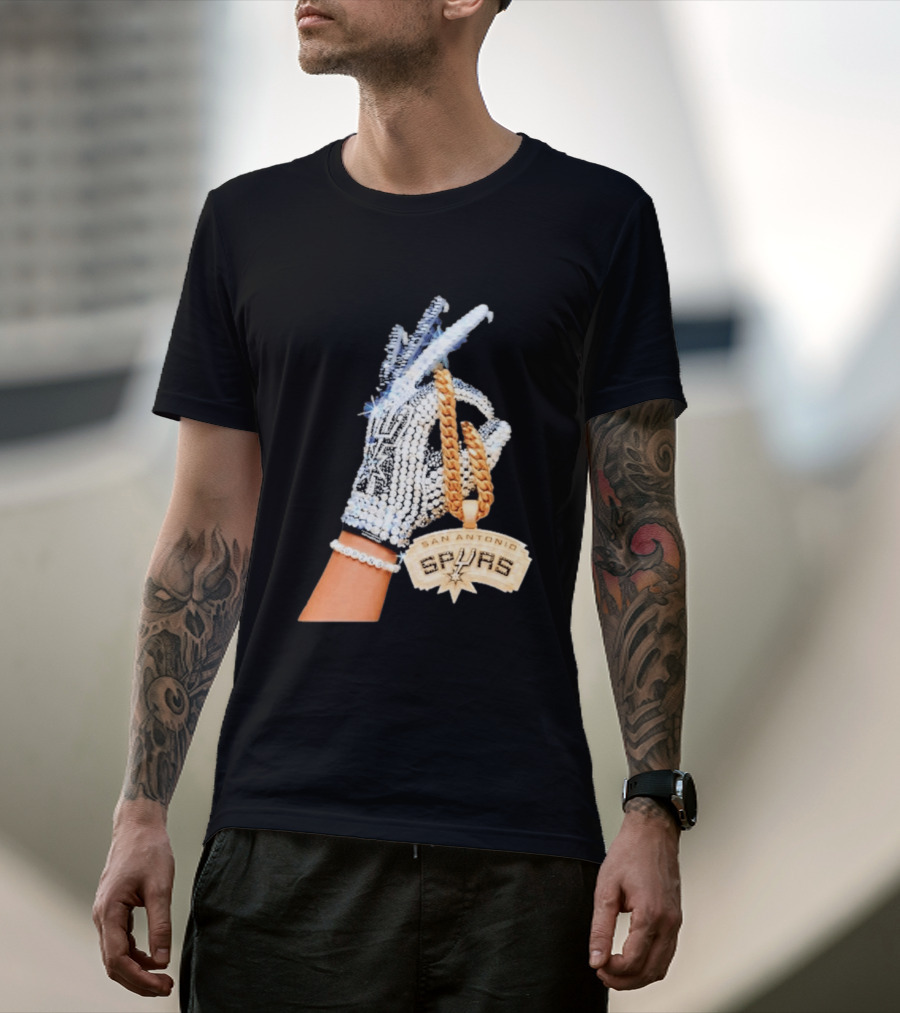 San Antonio Spurs Diamond Gold Glove And Pendant T-Shirt
