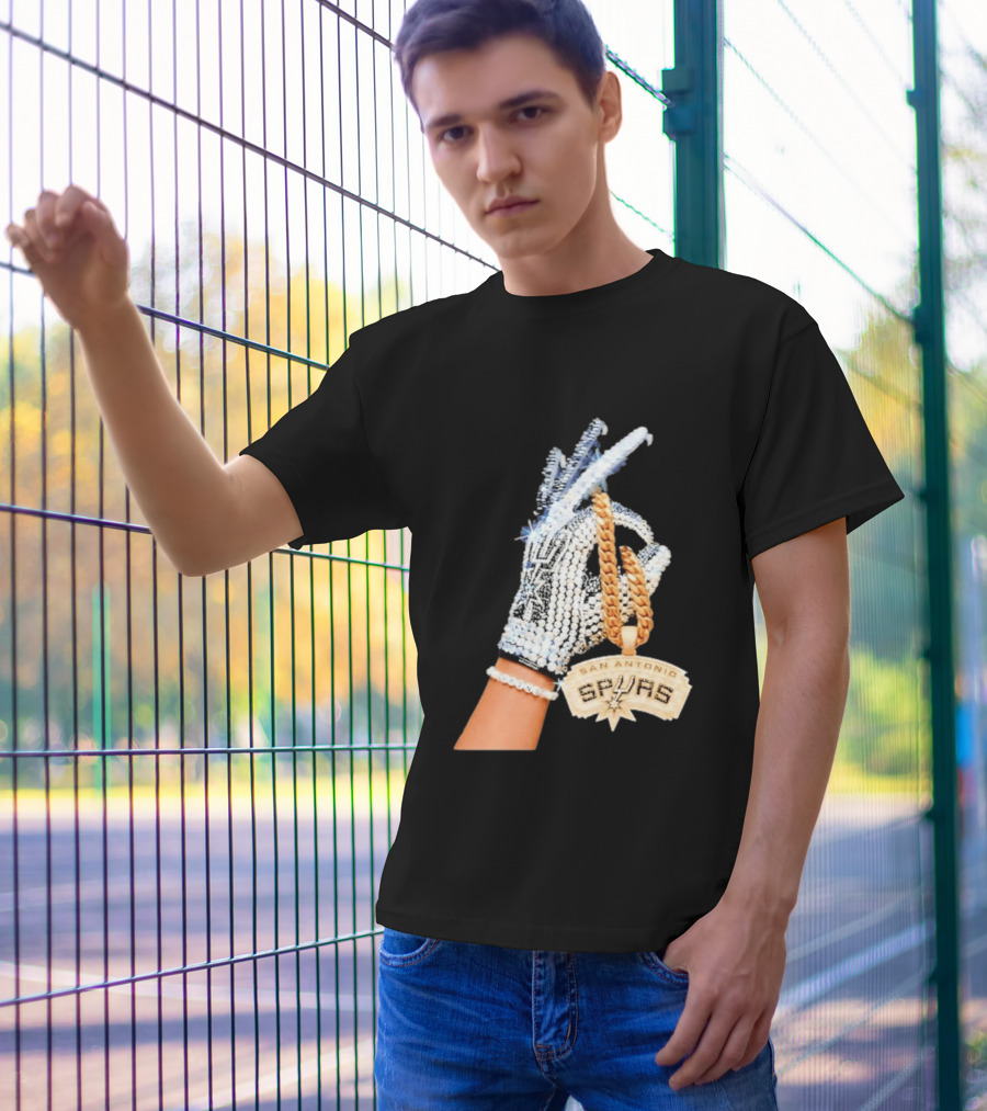 San Antonio Spurs Diamond Gold Glove And Pendant T-Shirt