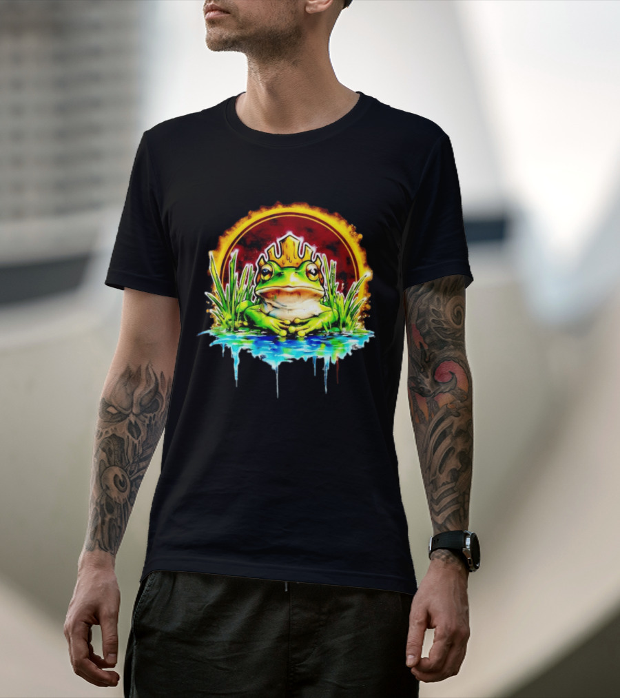 Frog King Crown Pond Nature Amphibian Wildlife Majestic Regal Water Scene T-Shirt