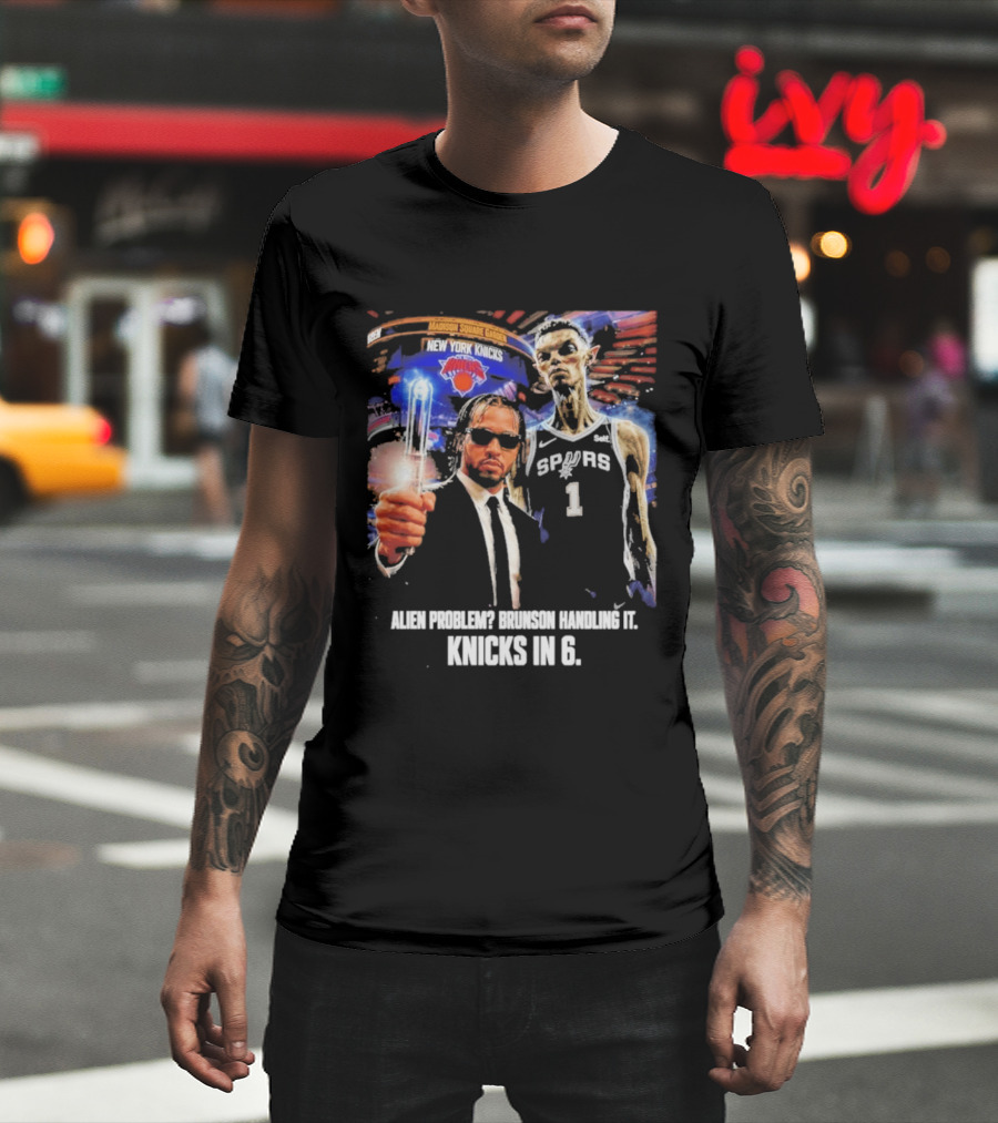 Knicks In 6 Alien Problem Madison Square Garden Spurs T-Shirt