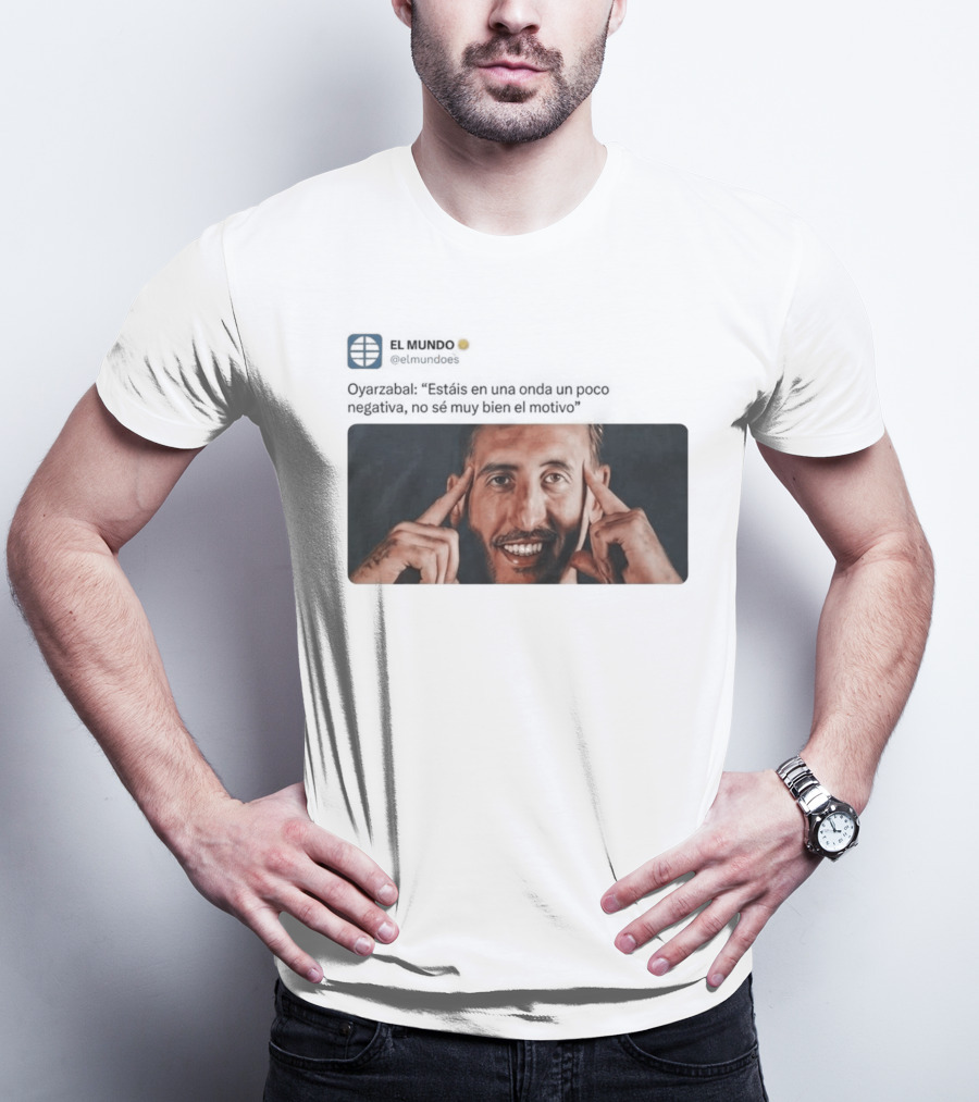 El Mundo Oyarzabal Estais En Una Onda Un Poco Negativa Sonriente Hombre T-Shirt
