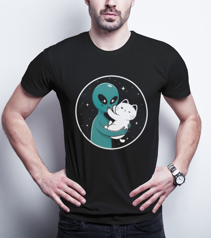Even Aliens Love Cats Space Alien Embracing Kitty T-Shirt