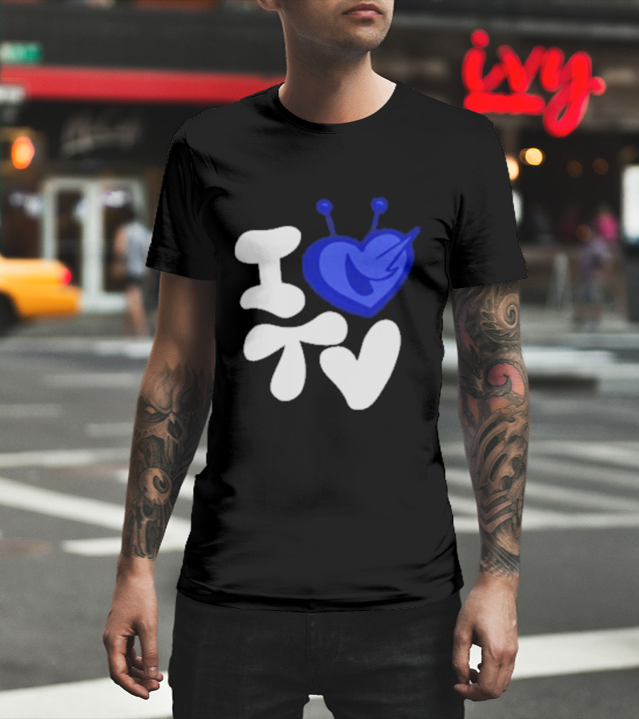 Paperboxmart I Love TV Blue Heart Antenna T-Shirt