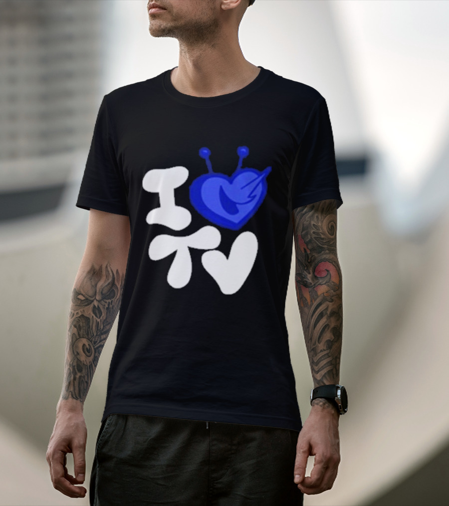 Paperboxmart I Love TV Blue Heart Antenna T-Shirt