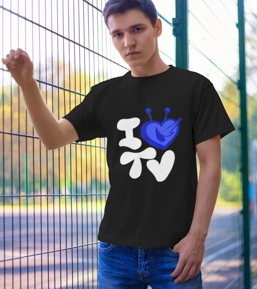 Paperboxmart I Love TV Blue Heart Antenna T-Shirt