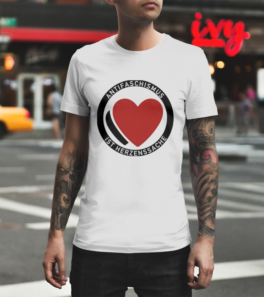 Antifaschismus Ist Herzenssache Symbol Rotes Herz Antifa T-Shirt