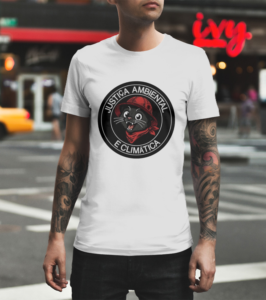 Justiça Ambiental E Climática Black Cat In Red Helmet And Bandana T-Shirt