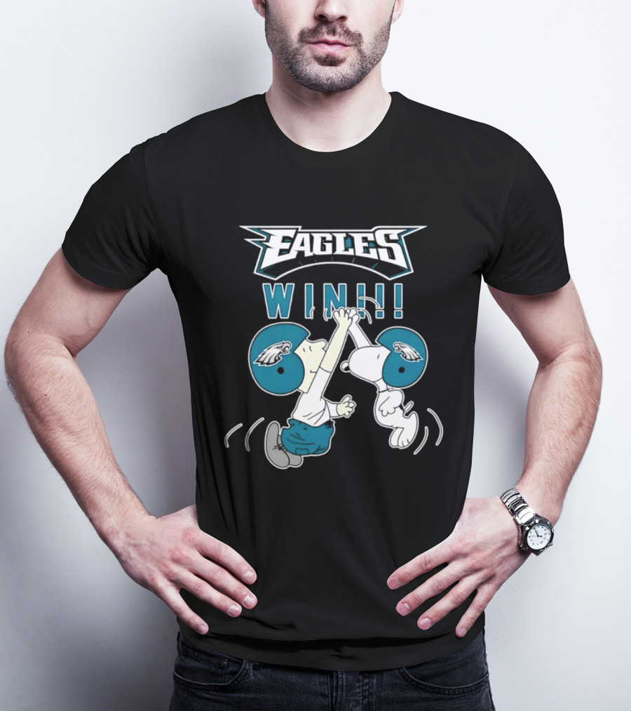 Philadelphia Eagles Win Peanuts Snoopy And Charlie Brown High Five T-Shirt
