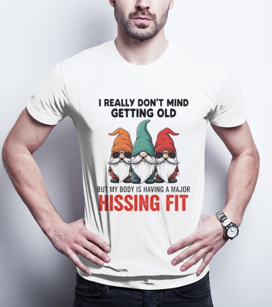 I Really Don't Mind Getting Old Gnome Christmas But My Body Is Having A Major Hissing Fit T-Shirt
