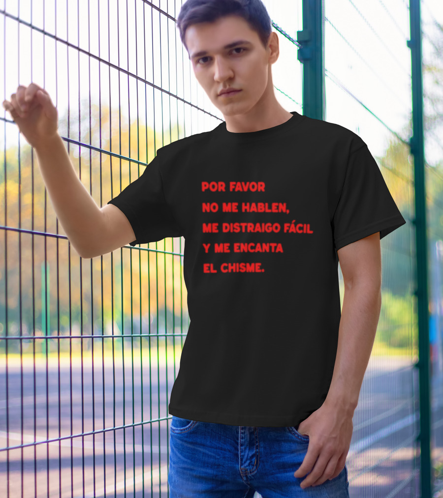 Por Favor No Me Hablen Me Distraigo Fácil Y Me Encanta El Chisme T-Shirt