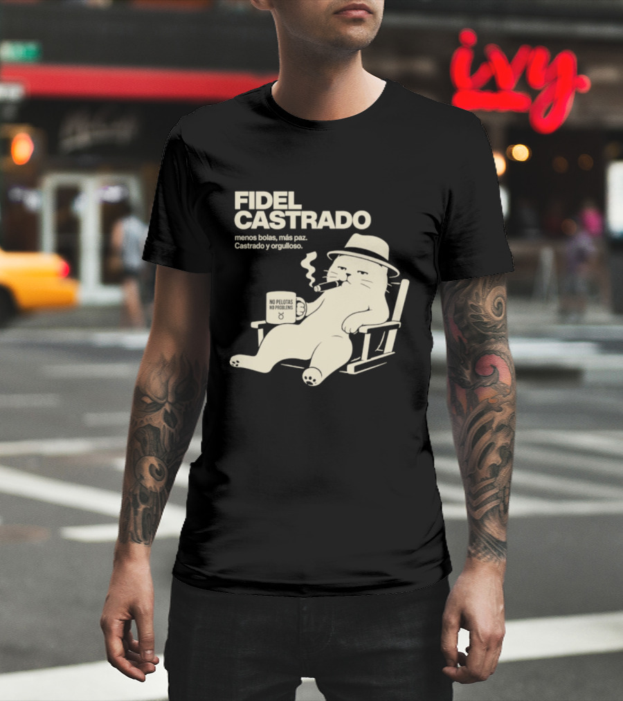 Fidel Castrado Menos Bolas Mas Paz Cat Con Silla Sombrero Cigarro T-Shirt
