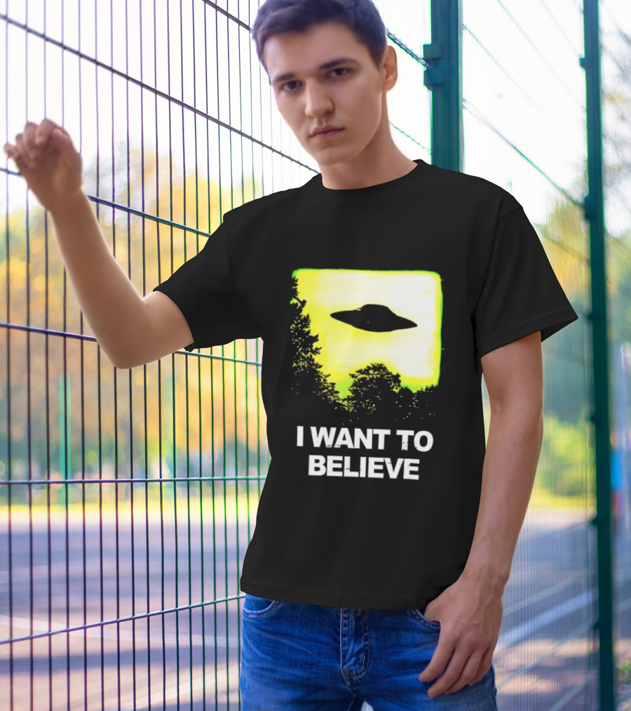 Alien I Want To Believe UFO Silhouette Paranormal Activity The Truth Is Out There T-Shirt