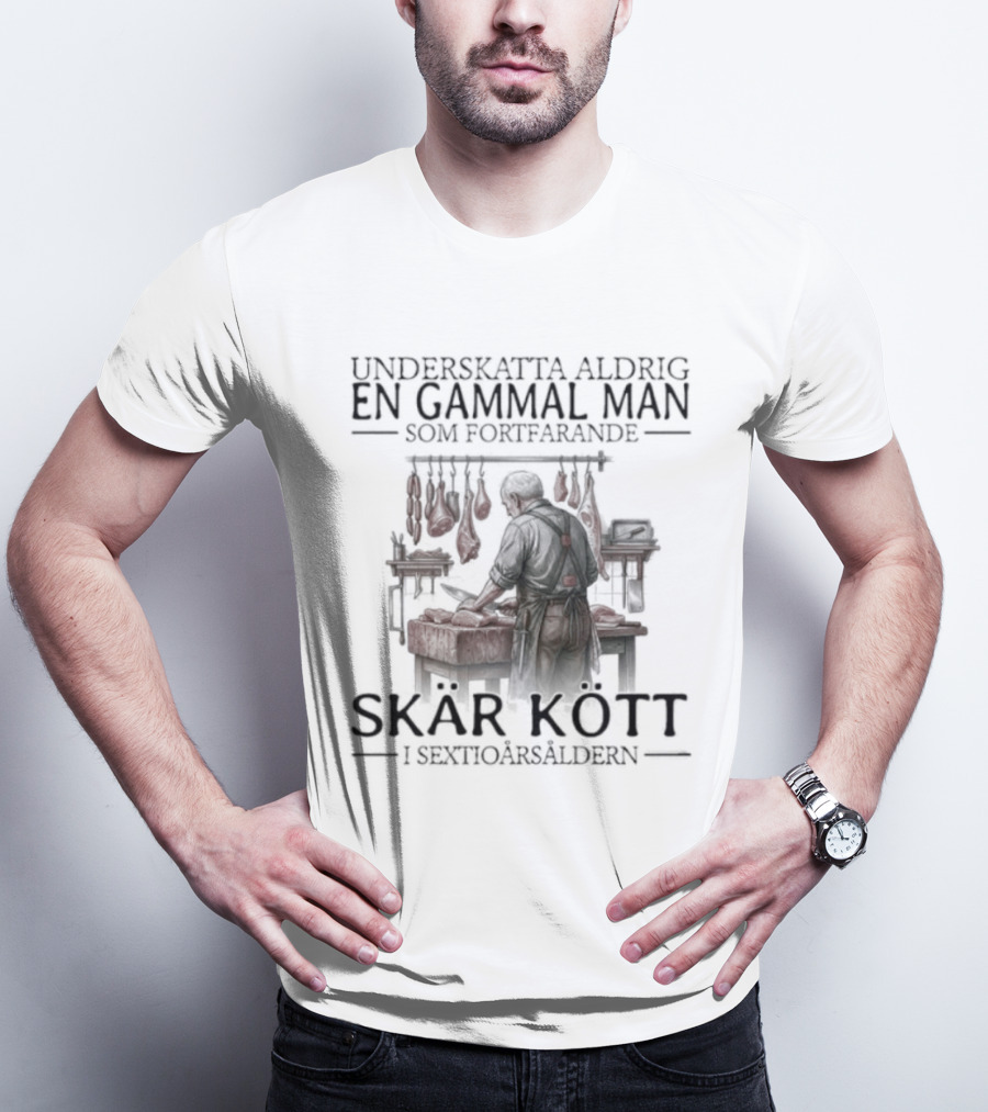 Underskatta Aldrig En Gammal Man Som Fortfarande Skär Kött I Sextioårsåldern T-Shirt