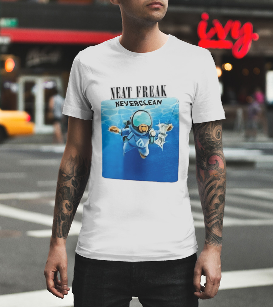 Neat Freak Neverclean Diver Catching Litter T-Shirt