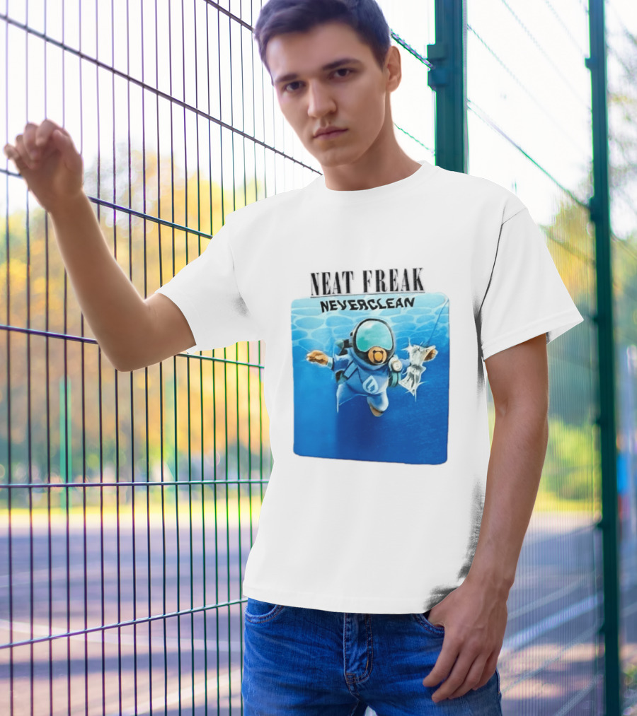 Neat Freak Neverclean Diver Catching Litter T-Shirt