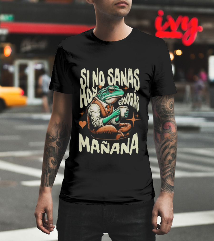 Si No Sanas Hoy Sanarás Mañana Frog Holding Cup T-Shirt
