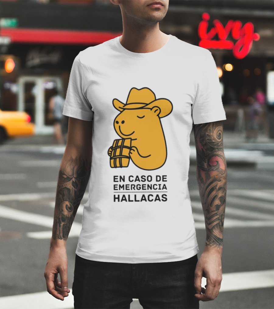 En Caso De Emergencia Hallacas Capybara Cowboy Hat T-Shirt