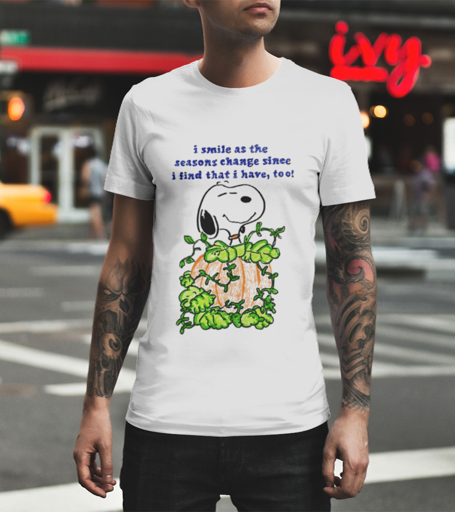 I Smile As The Seasons Change I Find That I Have Too Snoopy Pumpkin T-Shirt