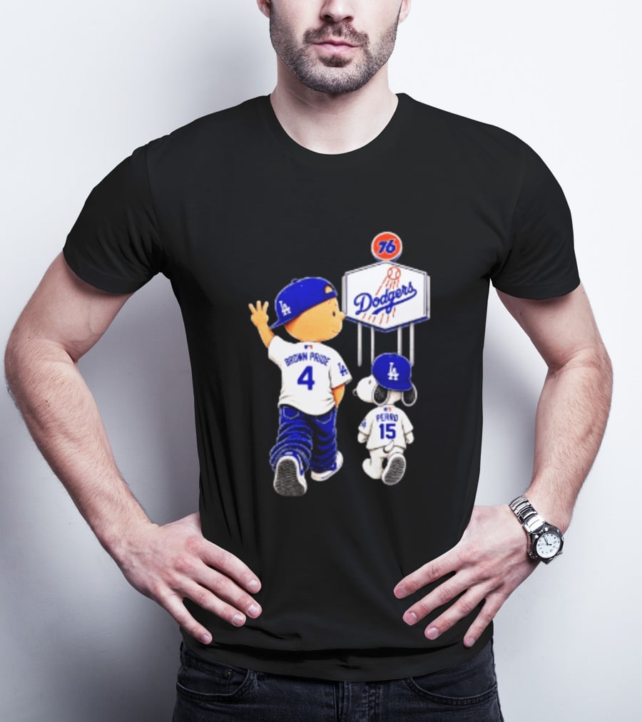 Charlie Brown Snoopy Los Angeles Dodgers Brown Pride Perro Baseball 76 T-Shirt