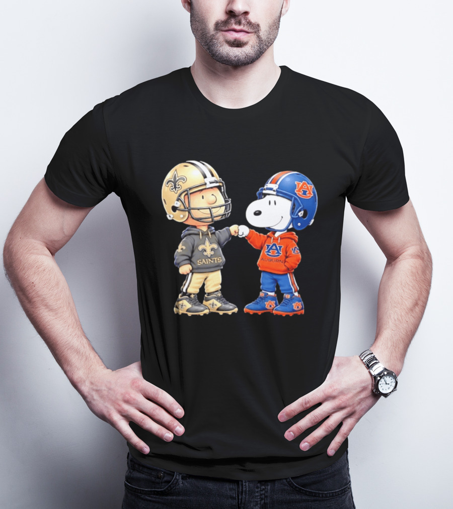 Charlie Brown Saints And Snoopy Auburn Tigers Fist Bump Football T-Shirt
